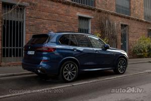 Blue BMW X5 2022 in Tallinn, with an engine capacity of 3.00 L and mileage of 61 thousand km for 61900 €, photo 4 on AUTOMOTO.COM.LV