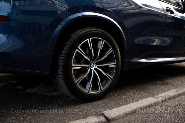Blue BMW X5 2022 in Tallinn, with an engine capacity of 3.00 L and mileage of 61 thousand km for 61900 €, photo 6 on AUTOMOTO.COM.LV