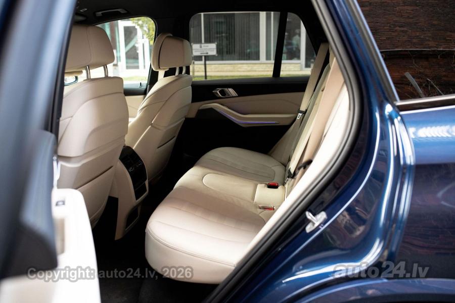 Blue BMW X5 2022 in Tallinn, with an engine capacity of 3.00 L and mileage of 61 thousand km for 61900 €, photo 20 on AUTOMOTO.COM.LV