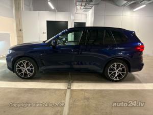Blue BMW X5 2023 in Tallinn, with an engine capacity of 3.00 L and mileage of 78 thousand km for 82970 €, photo 3 on AUTOMOTO.COM.LV