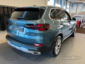 Zils BMW X5 2026 Tartu, ar dzinēja tilpumu 3.00 L un nobraukumu 1 tūkst. km par 81090 €, foto 2 vietnē AUTOMOTO.COM.LV