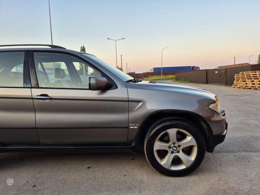 Brown BMW X5 2005 in Alytus, with an engine capacity of 3.00 L and mileage of 351 thousand km for 3350 €, photo 4 on AUTOMOTO.COM.LV