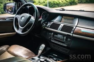 Brown BMW X5 2007 in Riga, with an engine capacity of 3.00 L and mileage of 0 thousand km for 4590 €, photo 8 on AUTOMOTO.COM.LV