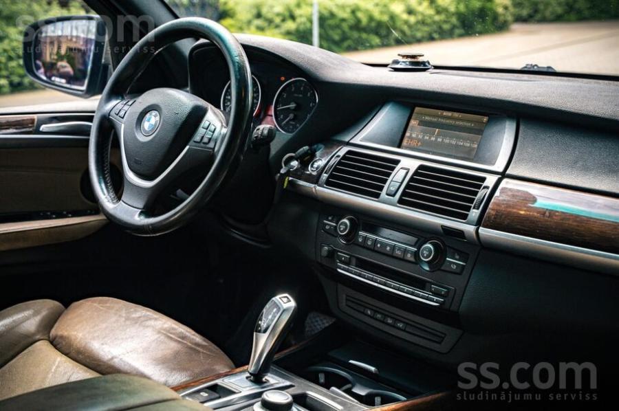 Brown BMW X5 2007 in Riga, with an engine capacity of 3.00 L and mileage of 0 thousand km for 4590 €, photo 8 on AUTOMOTO.COM.LV