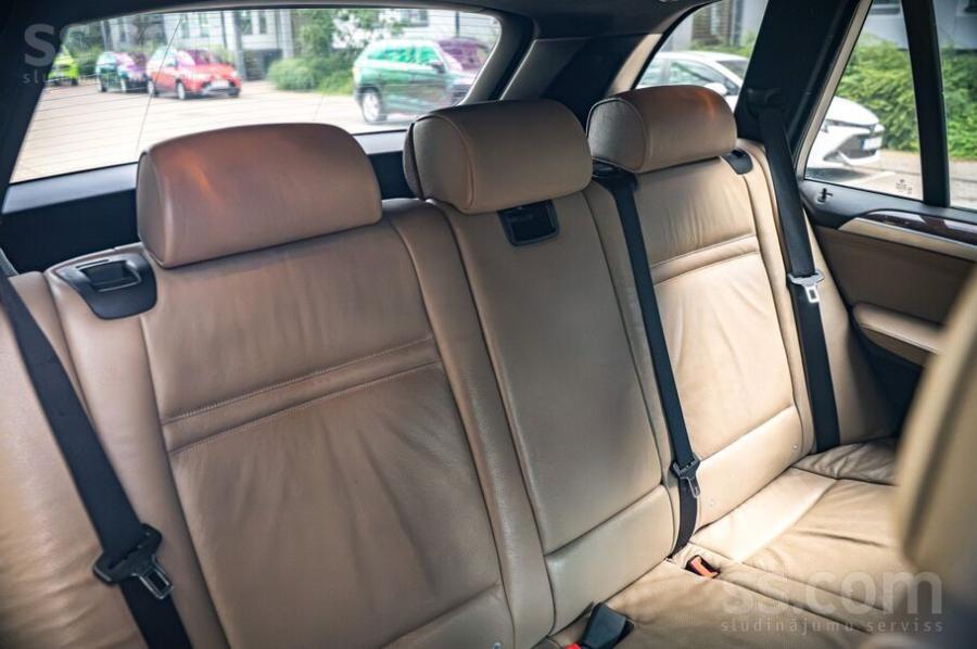 Brown BMW X5 2007 in Riga, with an engine capacity of 3.00 L and mileage of 0 thousand km for 4590 €, photo 13 on AUTOMOTO.COM.LV