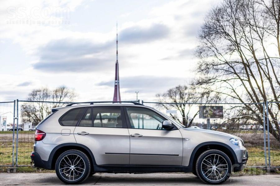 Brown BMW X5 2008 in Riga, with an engine capacity of 3.00 L and mileage of 339 thousand km for 8890 €, photo 6 on AUTOMOTO.COM.LV