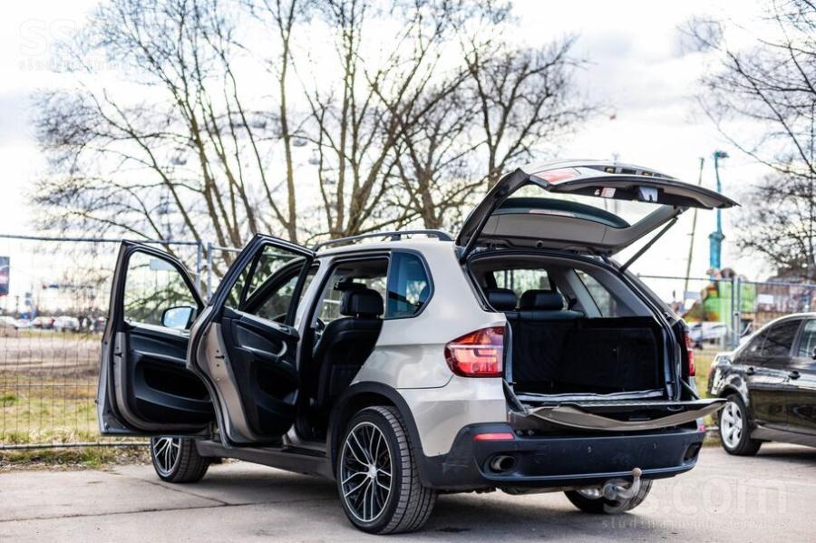 Brown BMW X5 2008 in Riga, with an engine capacity of 3.00 L and mileage of 339 thousand km for 8890 €, photo 10 on AUTOMOTO.COM.LV