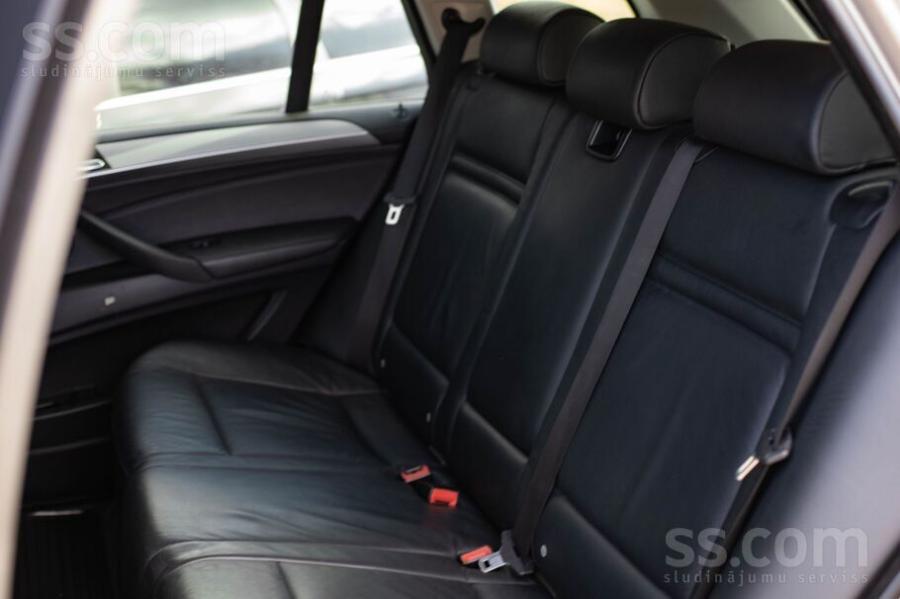 Brown BMW X5 2008 in Riga, with an engine capacity of 3.00 L and mileage of 339 thousand km for 8890 €, photo 11 on AUTOMOTO.COM.LV