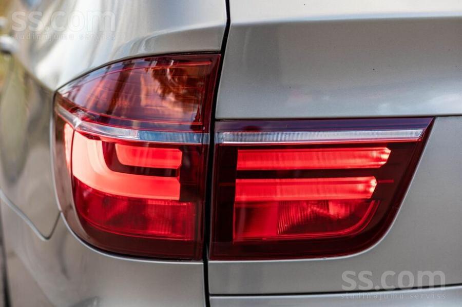 Brown BMW X5 2008 in Riga, with an engine capacity of 3.00 L and mileage of 339 thousand km for 8890 €, photo 28 on AUTOMOTO.COM.LV
