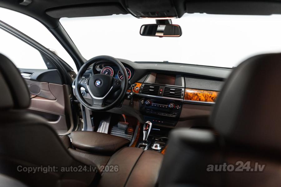 Brūns BMW X5 2008 Tallina, ar dzinēja tilpumu 3.00 L un nobraukumu 303 tūkst. km par 6990 €, foto 15 vietnē AUTOMOTO.COM.LV