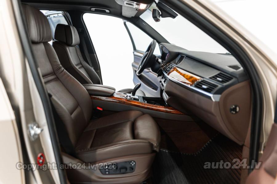 Brūns BMW X5 2008 Tallina, ar dzinēja tilpumu 3.00 L un nobraukumu 303 tūkst. km par 6990 €, foto 16 vietnē AUTOMOTO.COM.LV