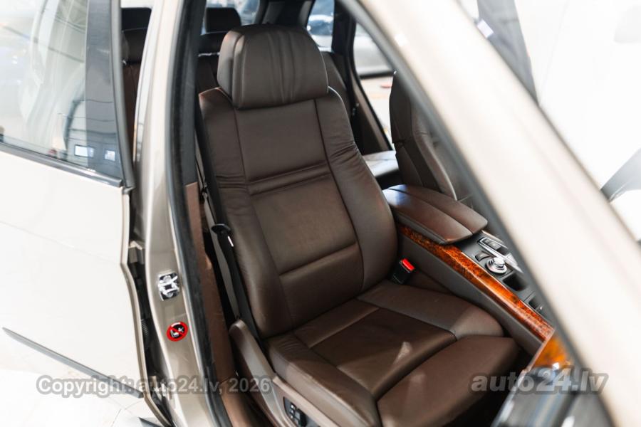 Brūns BMW X5 2008 Tallina, ar dzinēja tilpumu 3.00 L un nobraukumu 303 tūkst. km par 6990 €, foto 17 vietnē AUTOMOTO.COM.LV