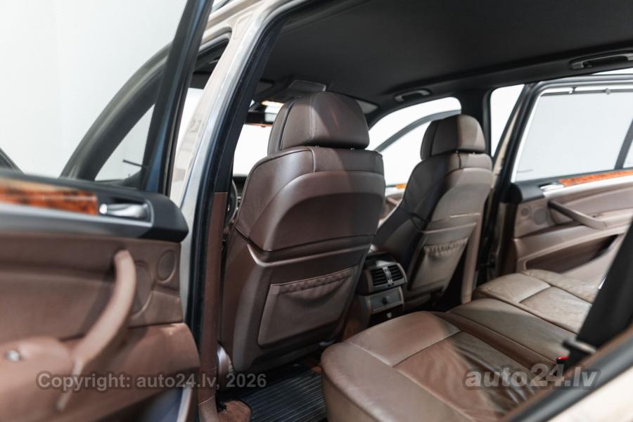 Brūns BMW X5 2008 Tallina, ar dzinēja tilpumu 3.00 L un nobraukumu 303 tūkst. km par 6990 €, foto 19 vietnē AUTOMOTO.COM.LV