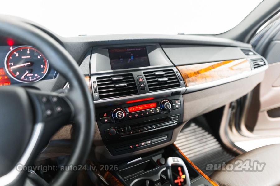 Brūns BMW X5 2008 Tallina, ar dzinēja tilpumu 3.00 L un nobraukumu 303 tūkst. km par 6990 €, foto 25 vietnē AUTOMOTO.COM.LV