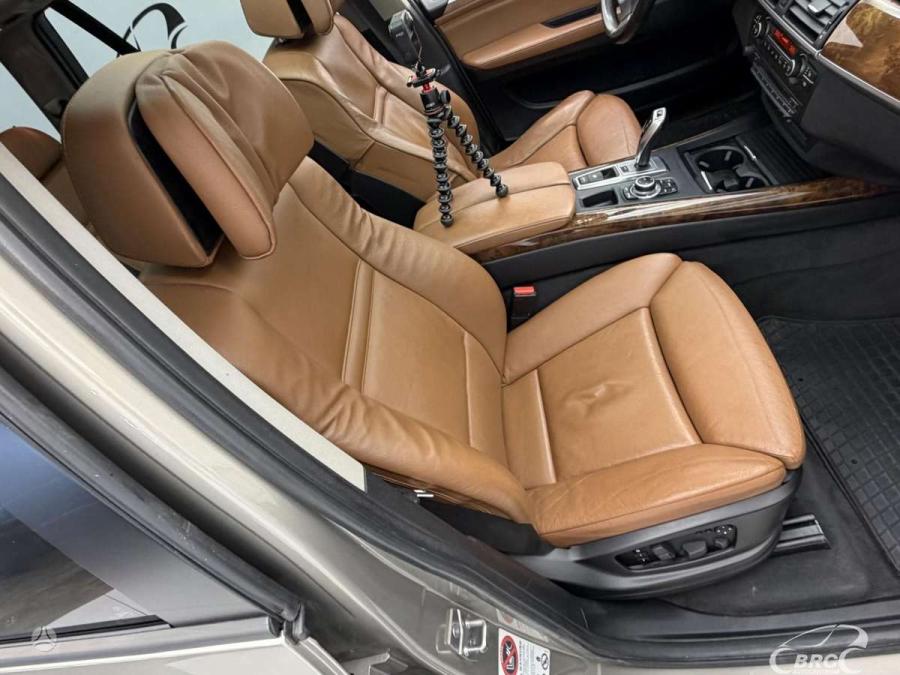 Brown BMW X5 2009 in Vilnius, with an engine capacity of 2.99 L and mileage of 281 thousand km for 7900 €, photo 6 on AUTOMOTO.COM.LV