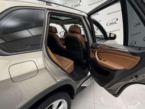 Brown BMW X5 2009 in Vilnius, with an engine capacity of 2.99 L and mileage of 281 thousand km for 7900 €, photo 15 on AUTOMOTO.COM.LV