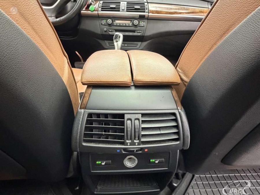 Brown BMW X5 2009 in Vilnius, with an engine capacity of 2.99 L and mileage of 281 thousand km for 7900 €, photo 16 on AUTOMOTO.COM.LV