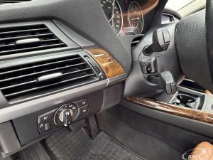 Brown BMW X5 2009 in Vilnius, with an engine capacity of 2.99 L and mileage of 281 thousand km for 7900 €, photo 30 on AUTOMOTO.COM.LV