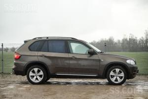 Brown BMW X5 2010 in Tukums, with an engine capacity of 3.00 L and mileage of 0 thousand km for 11999 €, photo 4 on AUTOMOTO.COM.LV