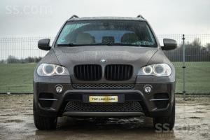 Brown BMW X5 2010 in Tukums, with an engine capacity of 3.00 L and mileage of 0 thousand km for 11999 €, photo 9 on AUTOMOTO.COM.LV