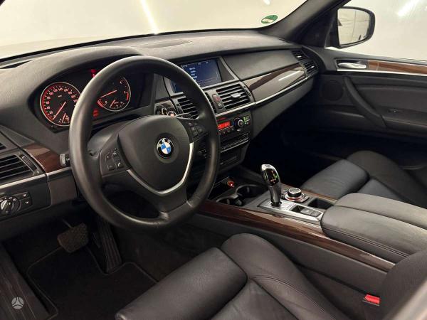 Brūns BMW X5 2010 Marijampole, ar dzinēja tilpumu 2.99 L un nobraukumu 281 tūkst. km par 11750 €, foto 2 vietnē AUTOMOTO.COM.LV
