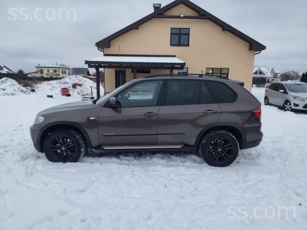 Brown BMW X5 2010 in Riga, with an engine capacity of 3.00 L and mileage of 312 thousand km for 12000 €, photo 5 on AUTOMOTO.COM.LV