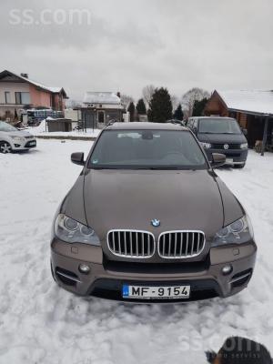 Brūns BMW X5 2010 Rīga, ar dzinēja tilpumu 3.00 L un nobraukumu 312 tūkst. km par 12000 €, foto 6 vietnē AUTOMOTO.COM.LV