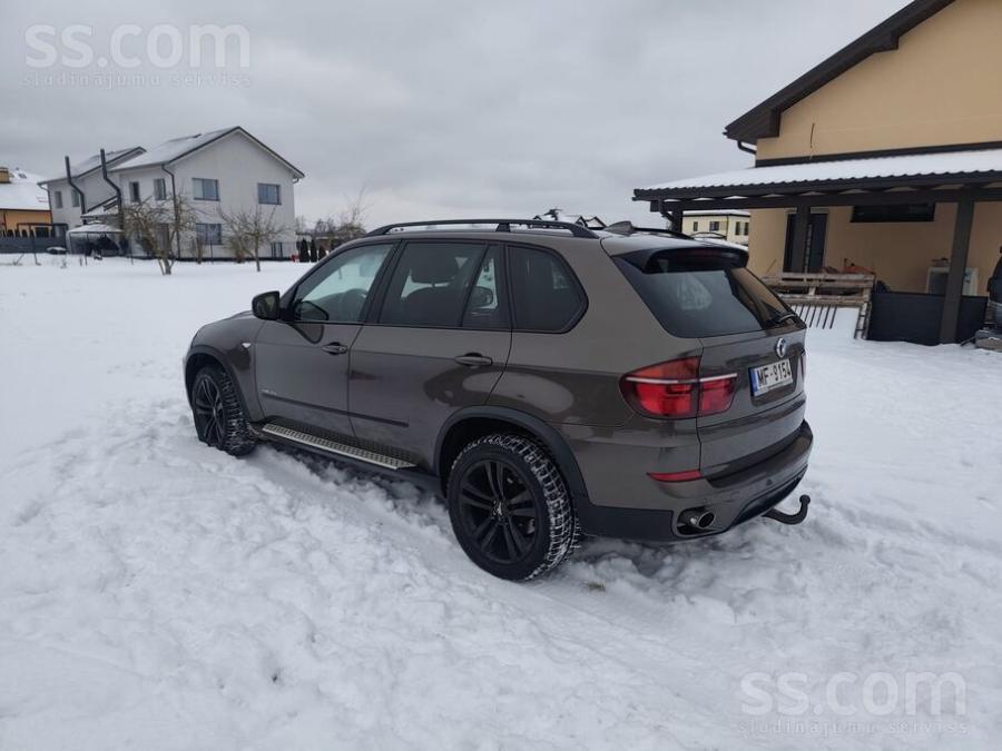 Brūns BMW X5 2010 Rīga, ar dzinēja tilpumu 3.00 L un nobraukumu 312 tūkst. km par 12000 €, foto 8 vietnē AUTOMOTO.COM.LV