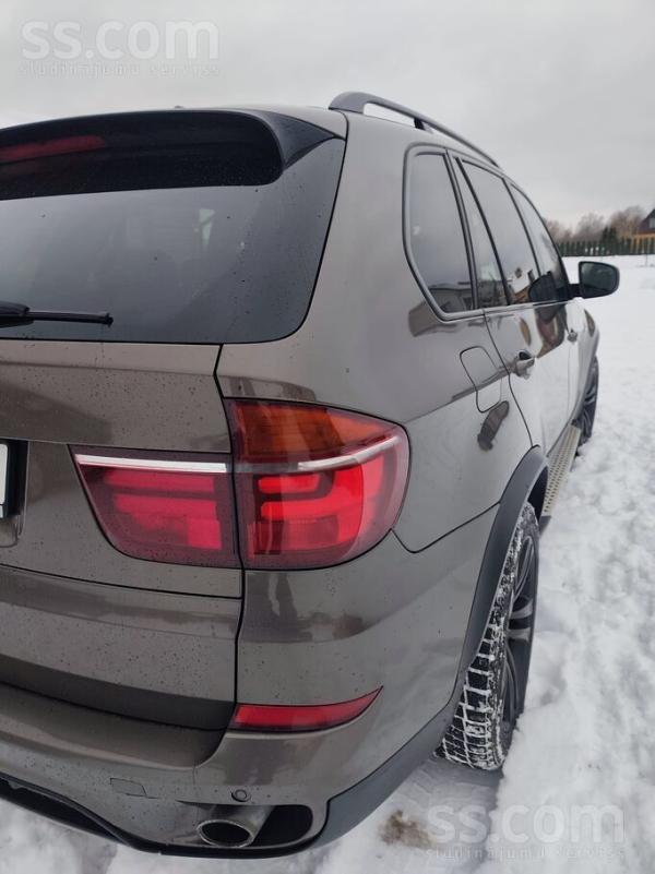Brown BMW X5 2010 in Riga, with an engine capacity of 3.00 L and mileage of 312 thousand km for 12000 €, photo 10 on AUTOMOTO.COM.LV