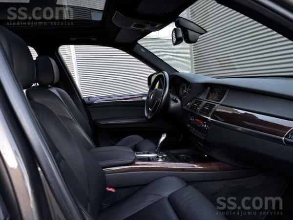 Brūns BMW X5 2010 Rīga, ar dzinēja tilpumu 3.00 L un nobraukumu 252 tūkst. km par 12400 €, foto 5 vietnē AUTOMOTO.COM.LV