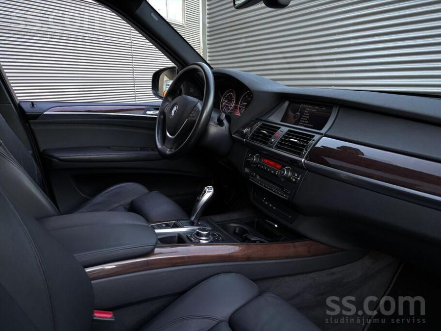 Brūns BMW X5 2010 Rīga, ar dzinēja tilpumu 3.00 L un nobraukumu 252 tūkst. km par 12400 €, foto 7 vietnē AUTOMOTO.COM.LV