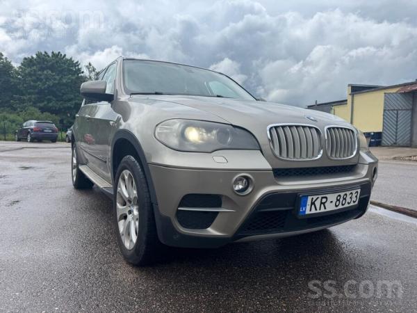Brown BMW X5 2010 in Riga, with an engine capacity of 3.00 L and mileage of 447 thousand km for 9200 €, photo 1 on AUTOMOTO.COM.LV