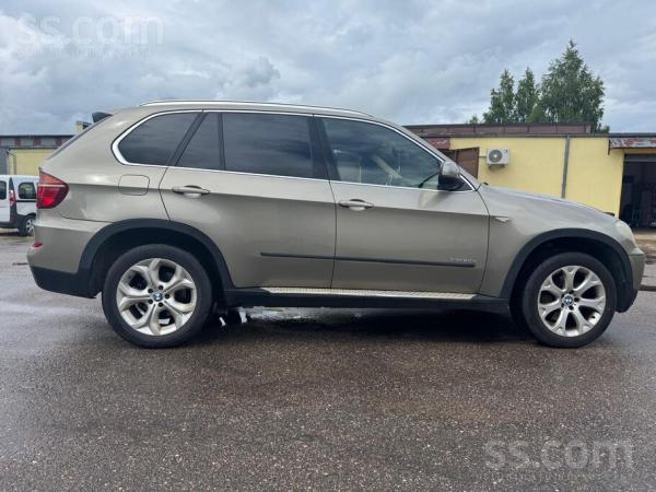 Brown BMW X5 2010 in Riga, with an engine capacity of 3.00 L and mileage of 447 thousand km for 9200 €, photo 5 on AUTOMOTO.COM.LV