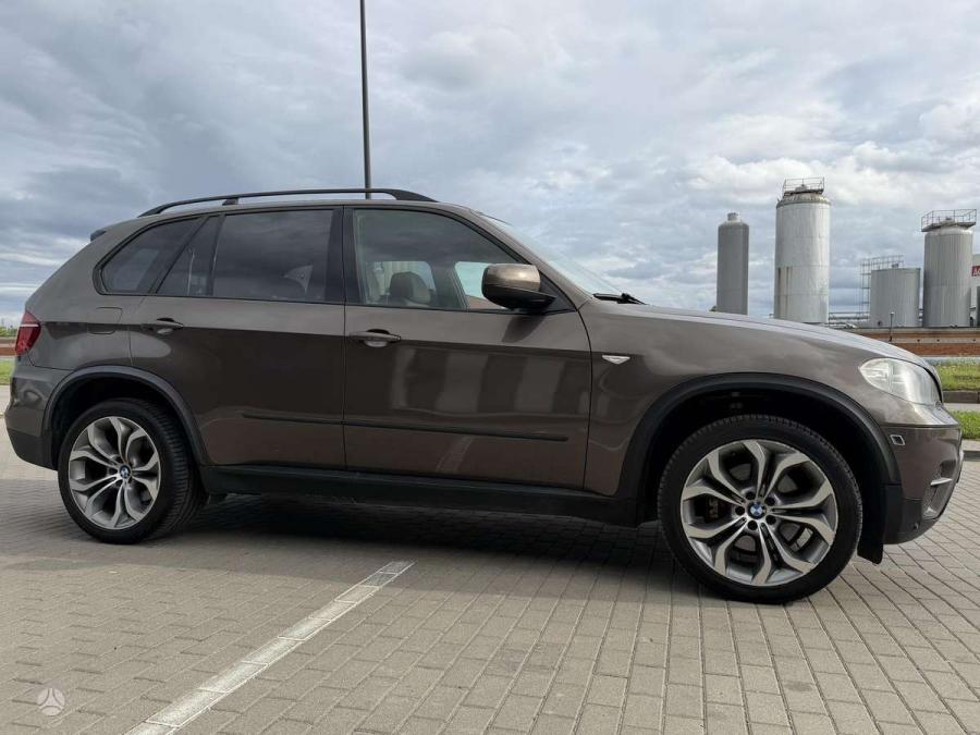 Brūns BMW X5 2010 Kauņa, ar dzinēja tilpumu 2.99 L un nobraukumu 268 tūkst. km par 9500 €, foto 12 vietnē AUTOMOTO.COM.LV