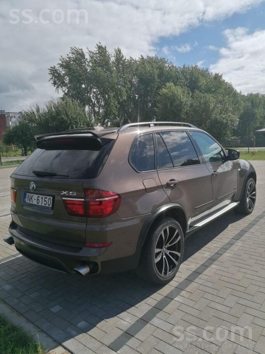 Brown BMW X5 2010 in Riga, with an engine capacity of 3.00 L and mileage of 303 thousand km for 14700 €, photo 5 on AUTOMOTO.COM.LV
