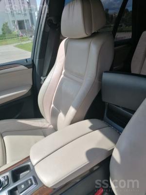 Brown BMW X5 2010 in Riga, with an engine capacity of 3.00 L and mileage of 303 thousand km for 14700 €, photo 8 on AUTOMOTO.COM.LV