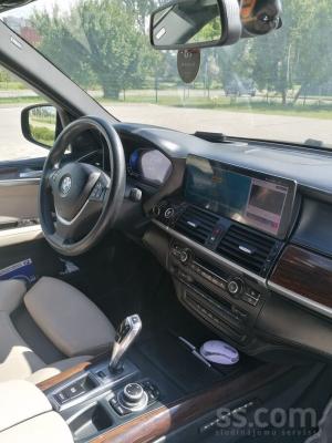 Brown BMW X5 2010 in Riga, with an engine capacity of 3.00 L and mileage of 303 thousand km for 14700 €, photo 12 on AUTOMOTO.COM.LV
