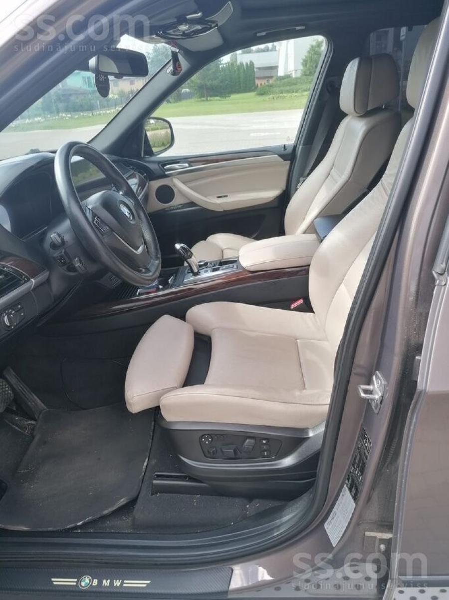 Brown BMW X5 2010 in Riga, with an engine capacity of 3.00 L and mileage of 303 thousand km for 14700 €, photo 20 on AUTOMOTO.COM.LV