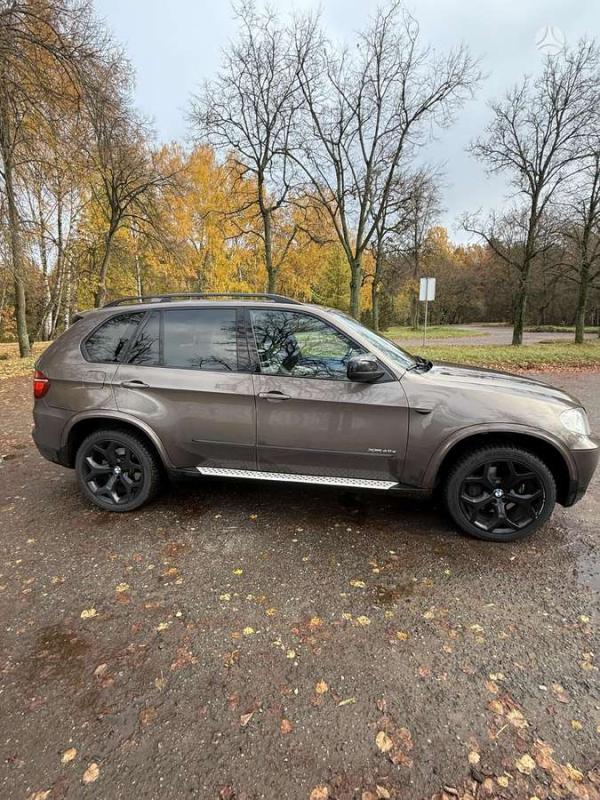 Brūns BMW X5 2011 Kauņa, ar dzinēja tilpumu 2.99 L un nobraukumu 271 tūkst. km par 12800 €, foto 2 vietnē AUTOMOTO.COM.LV