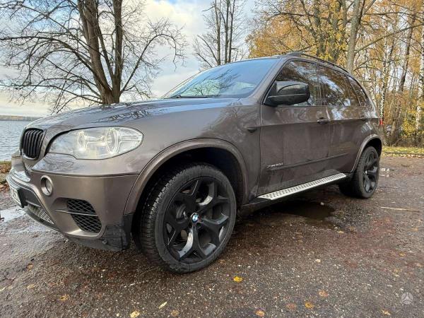 Brown BMW X5 2011 in Kaunas, with an engine capacity of 2.99 L and mileage of 271 thousand km for 11000 €, photo 5 on AUTOMOTO.COM.LV