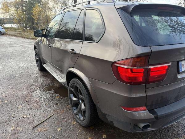 Brown BMW X5 2011 in Kaunas, with an engine capacity of 2.99 L and mileage of 271 thousand km for 11000 €, photo 7 on AUTOMOTO.COM.LV