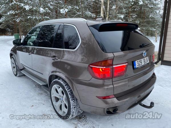 Brūns BMW X5 2011 Pērnava, ar dzinēja tilpumu 3.00 L un nobraukumu 334 tūkst. km par 11490 €, foto 2 vietnē AUTOMOTO.COM.LV