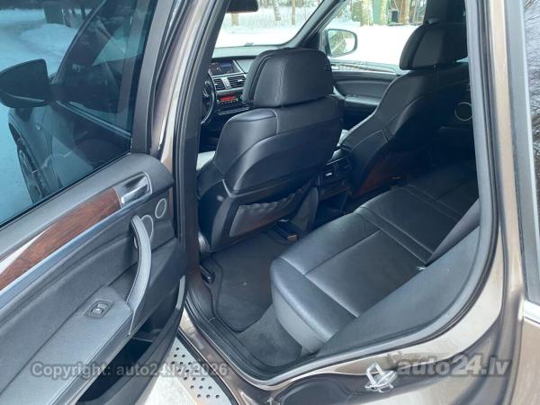 Brūns BMW X5 2011 Pērnava, ar dzinēja tilpumu 3.00 L un nobraukumu 334 tūkst. km par 11490 €, foto 8 vietnē AUTOMOTO.COM.LV