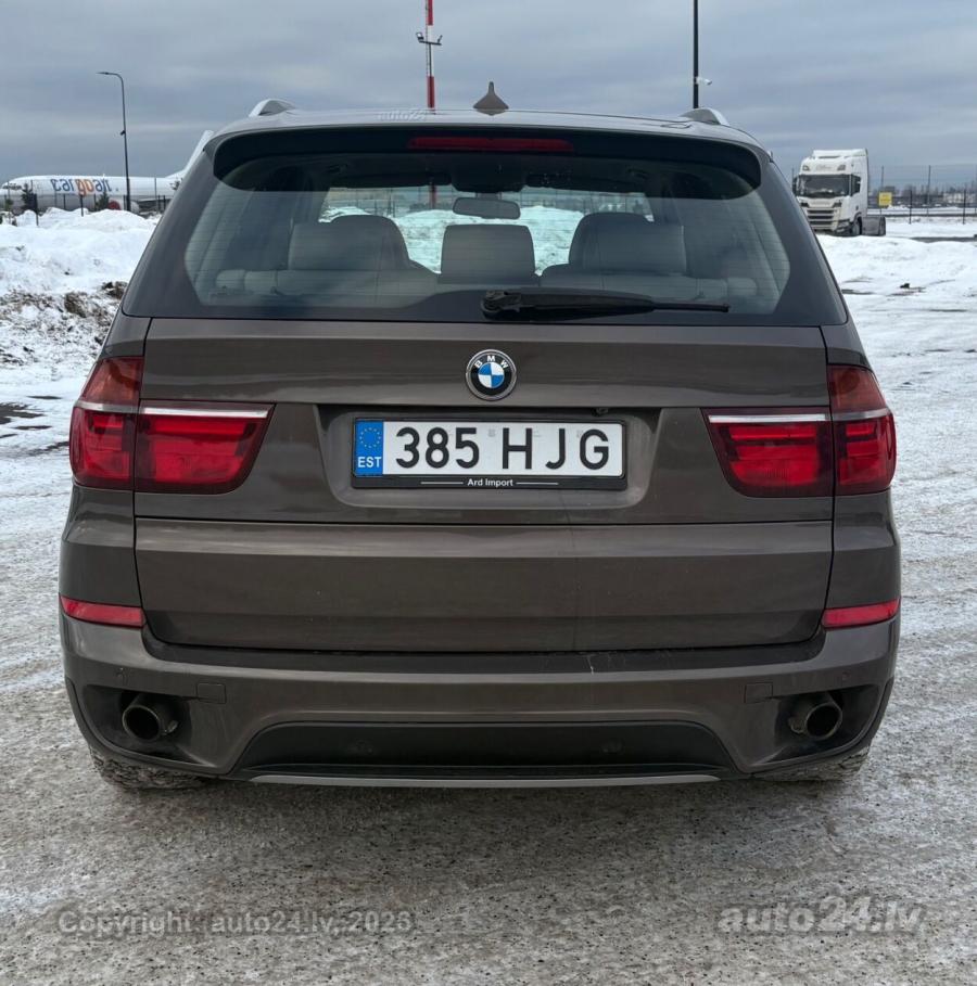 Brown BMW X5 2011 in Tallinn, with an engine capacity of 3.00 L and mileage of 398 thousand km for 15000 €, photo 4 on AUTOMOTO.COM.LV