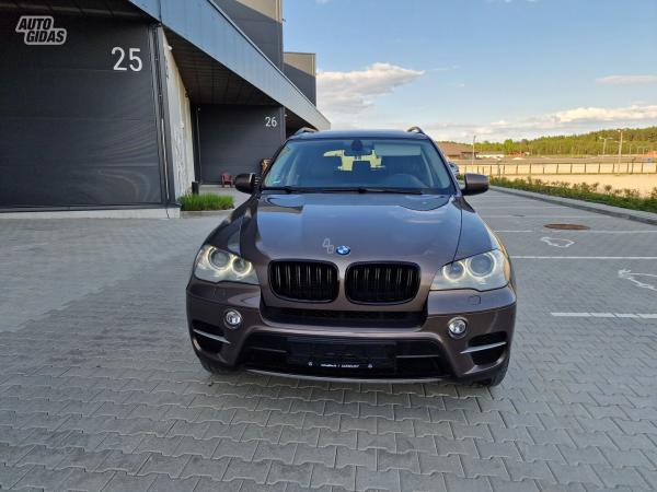 Brown BMW X5 2011 in Vilnius, with an engine capacity of 3.00 L and mileage of 259 thousand km for 9890 €, photo 2 on AUTOMOTO.COM.LV