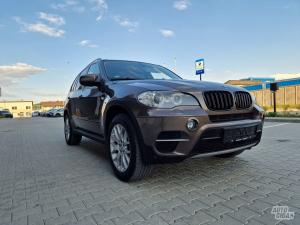 Brūns BMW X5 2011 Viļņa, ar dzinēja tilpumu 3.00 L un nobraukumu 259 tūkst. km par 9890 €, foto 5 vietnē AUTOMOTO.COM.LV
