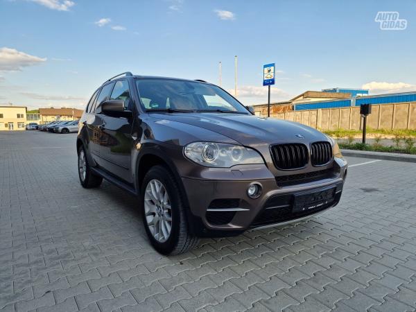 Brown BMW X5 2011 in Vilnius, with an engine capacity of 3.00 L and mileage of 259 thousand km for 9890 €, photo 5 on AUTOMOTO.COM.LV