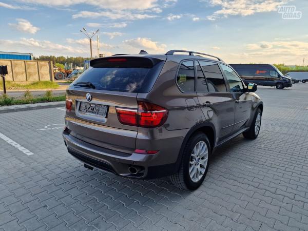 Brown BMW X5 2011 in Vilnius, with an engine capacity of 3.00 L and mileage of 259 thousand km for 9890 €, photo 6 on AUTOMOTO.COM.LV