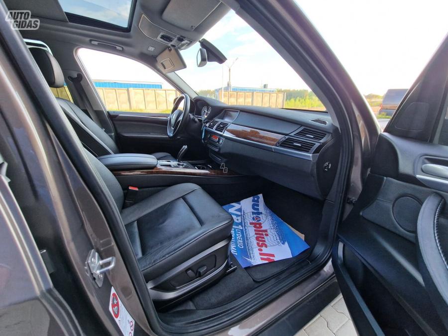 Brūns BMW X5 2011 Viļņa, ar dzinēja tilpumu 3.00 L un nobraukumu 259 tūkst. km par 9890 €, foto 26 vietnē AUTOMOTO.COM.LV