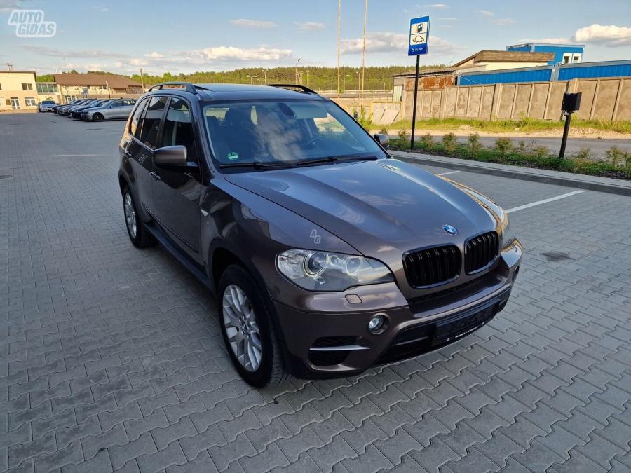 Brown BMW X5 2011 in Vilnius, with an engine capacity of 3.00 L and mileage of 259 thousand km for 9890 €, photo 4 on AUTOMOTO.COM.LV